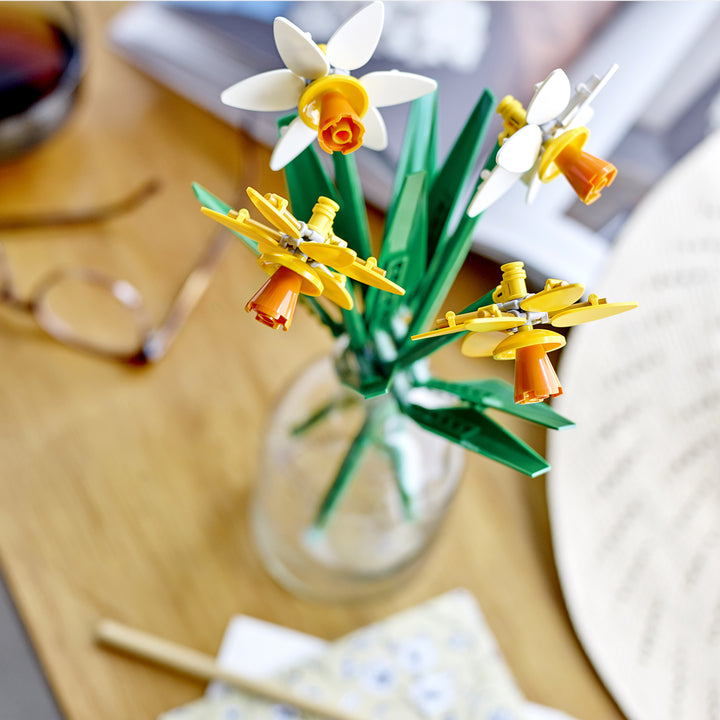 LEGO® Botanicals Daffodils – BORDERS